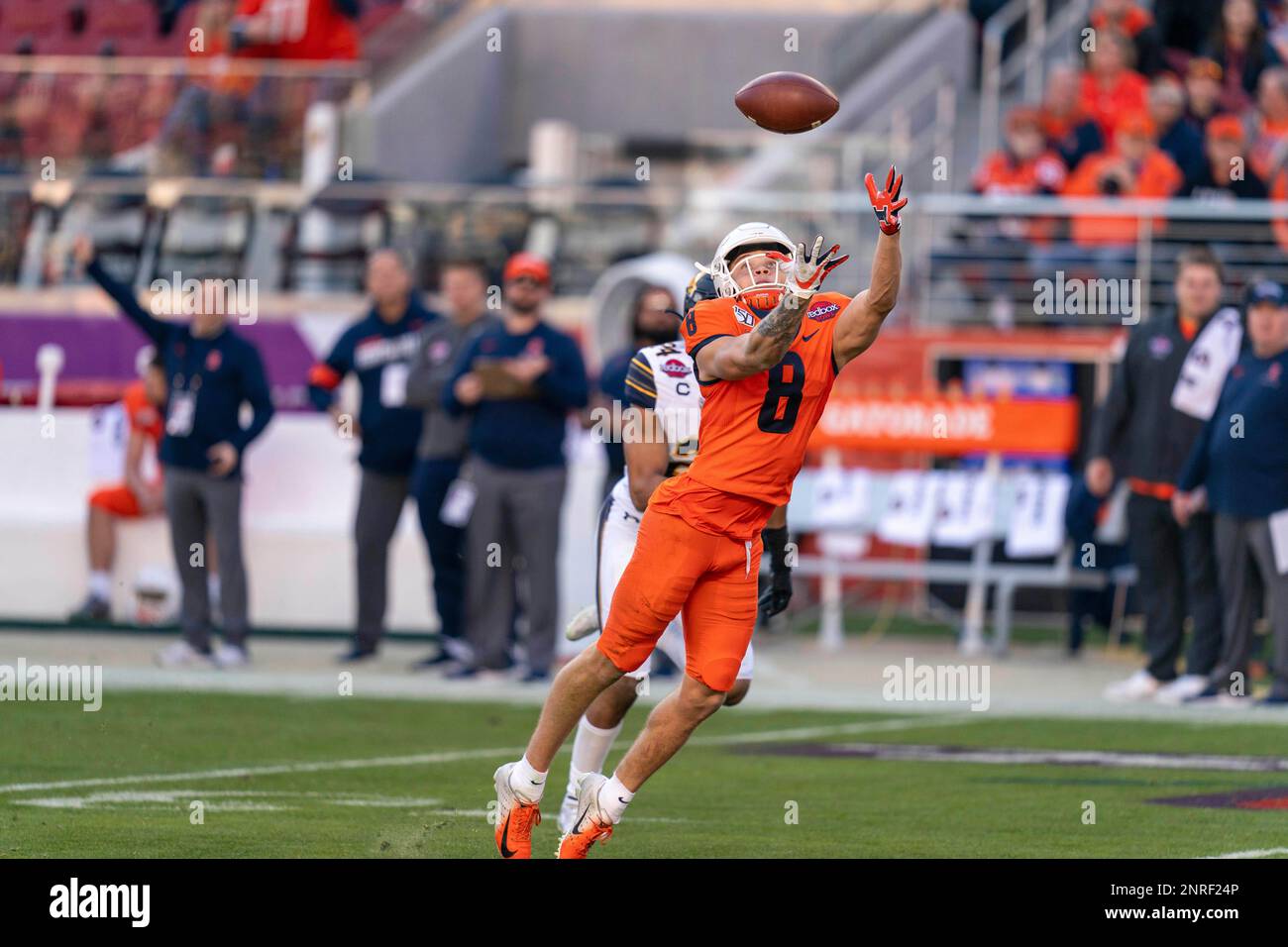 Illinois Fighting Illini wide receiver Casey Washington (8) cannot ...