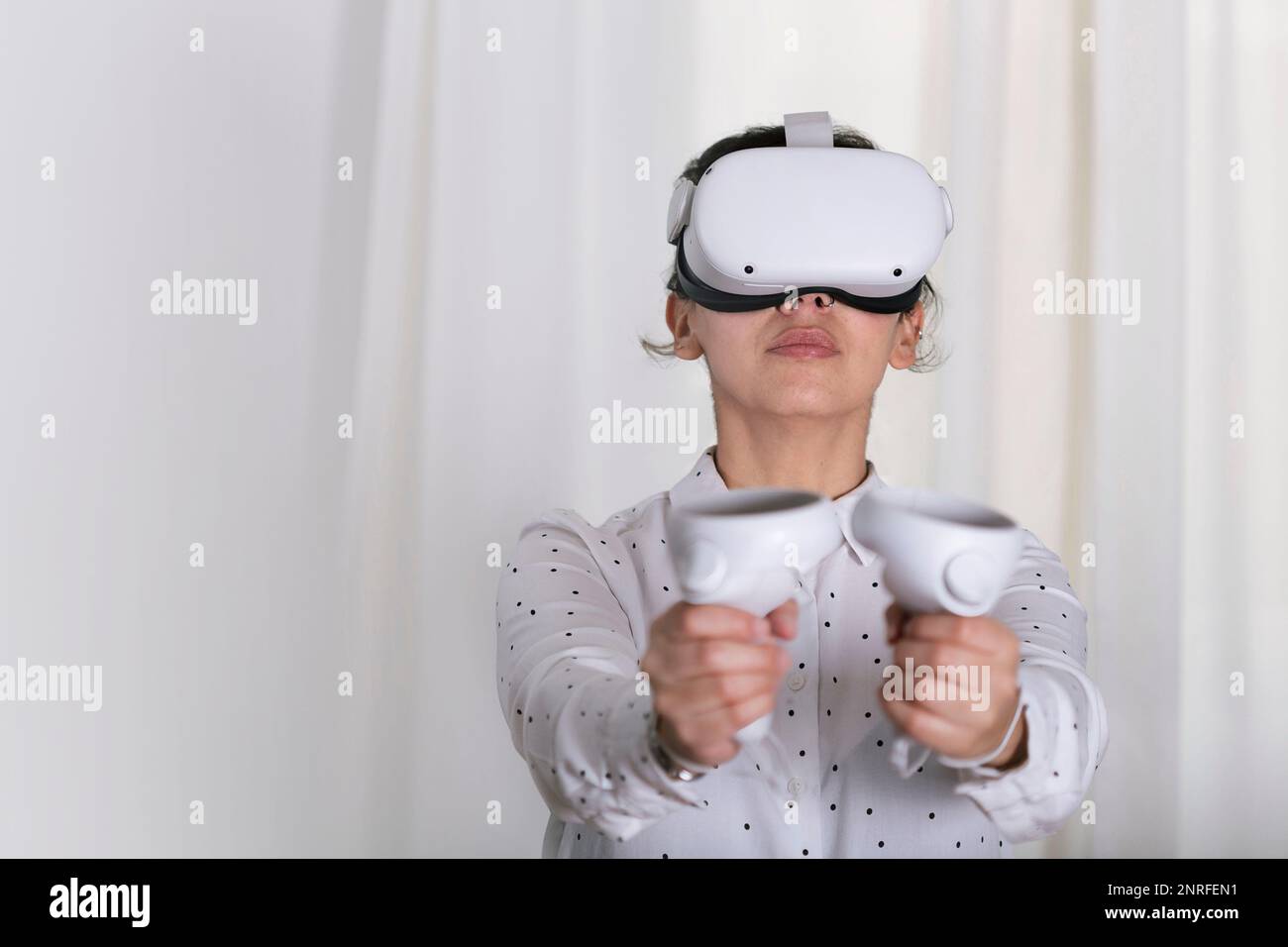 Metaverse vr headset gaming hi-res stock photography and images - Alamy
