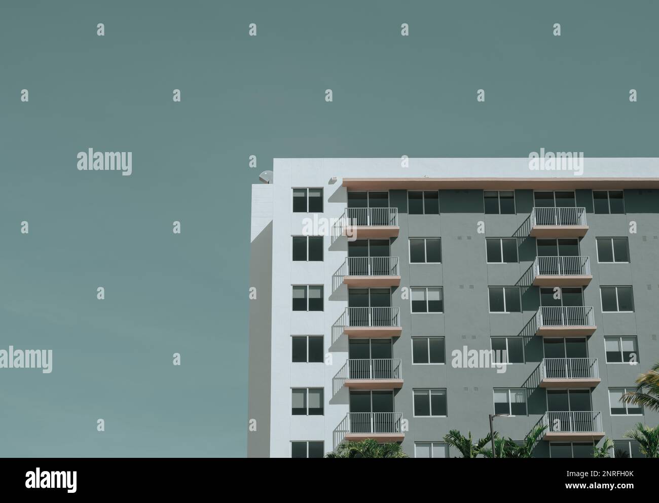 Florida apartment building hi-res stock photography and images - Alamy