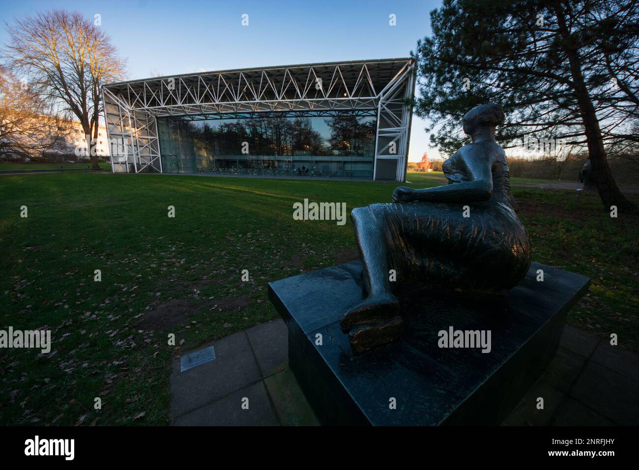 1957 58 henry moore hi-res stock photography and images - Alamy