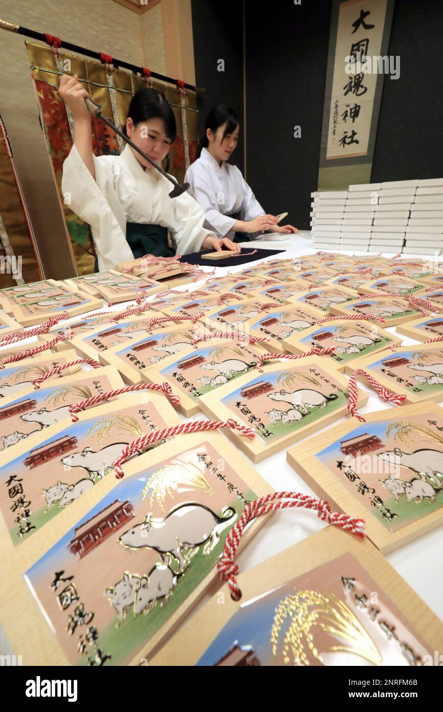 Maiden of Okunitama Shrine are making ema, votive horse tablets ...
