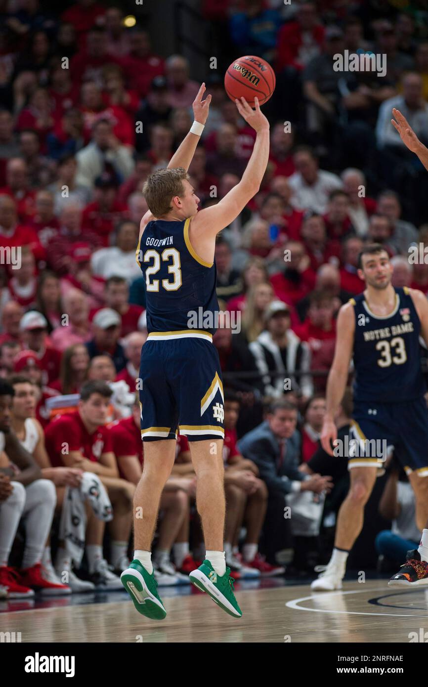 INDIANAPOLIS, IN - DECEMBER 21: Notre Dame Fighting Irish guard Dane ...
