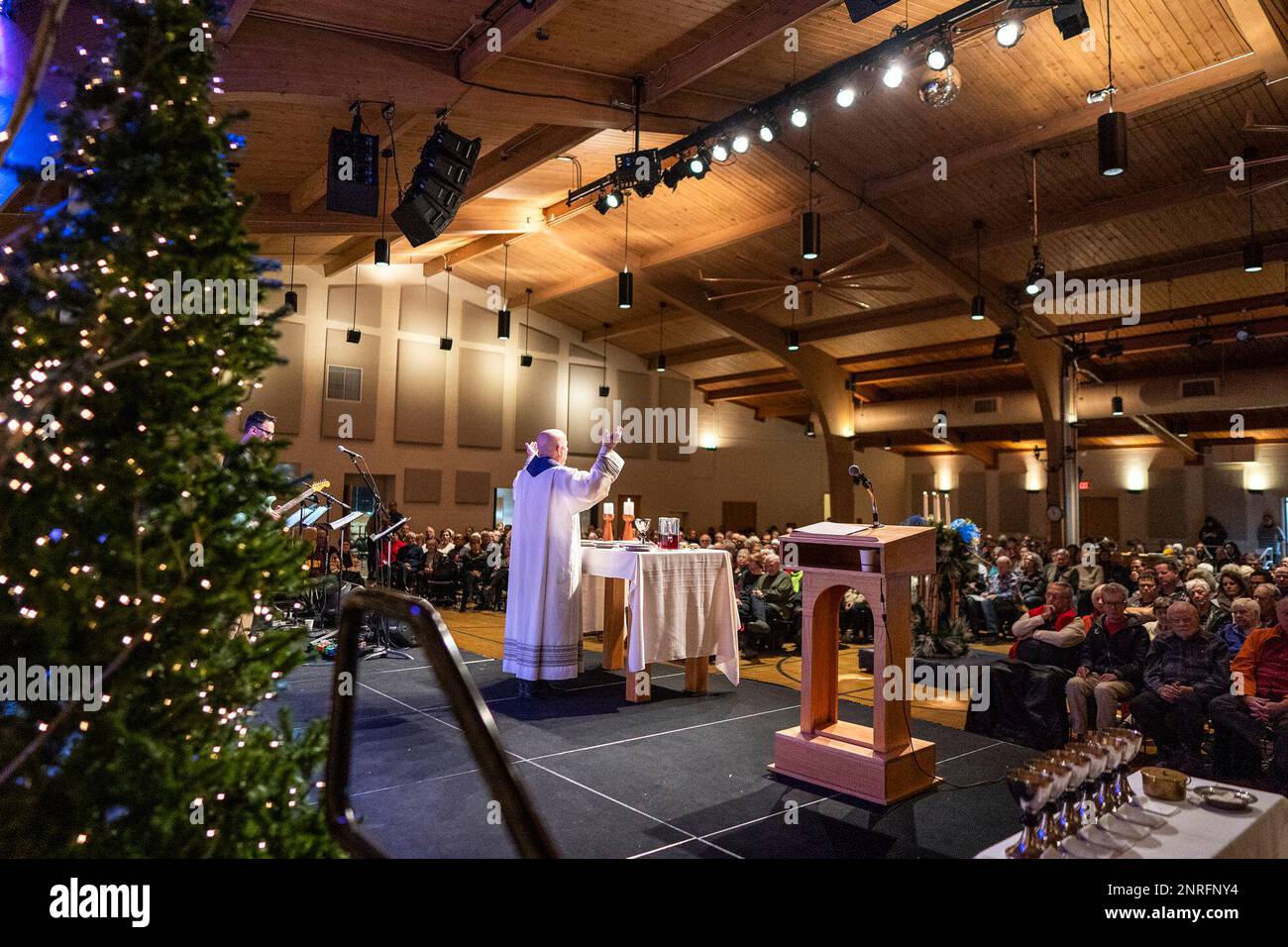 Father Jim Cassidy leads Mass at St. Joan of Arc Church in Minneapolis ...