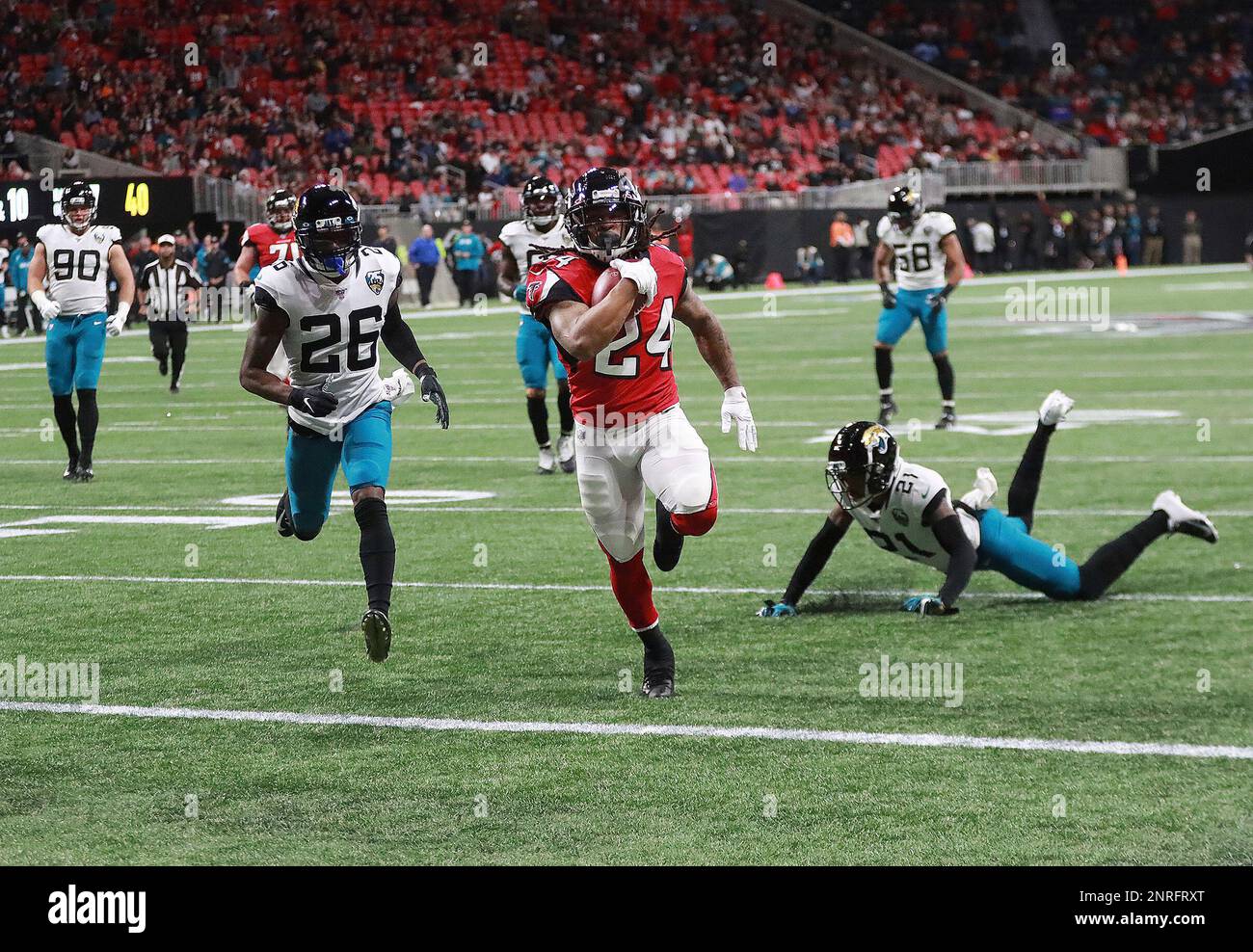 Atlanta Falcons running back Devonta Freeman (24) breaks free for a ...