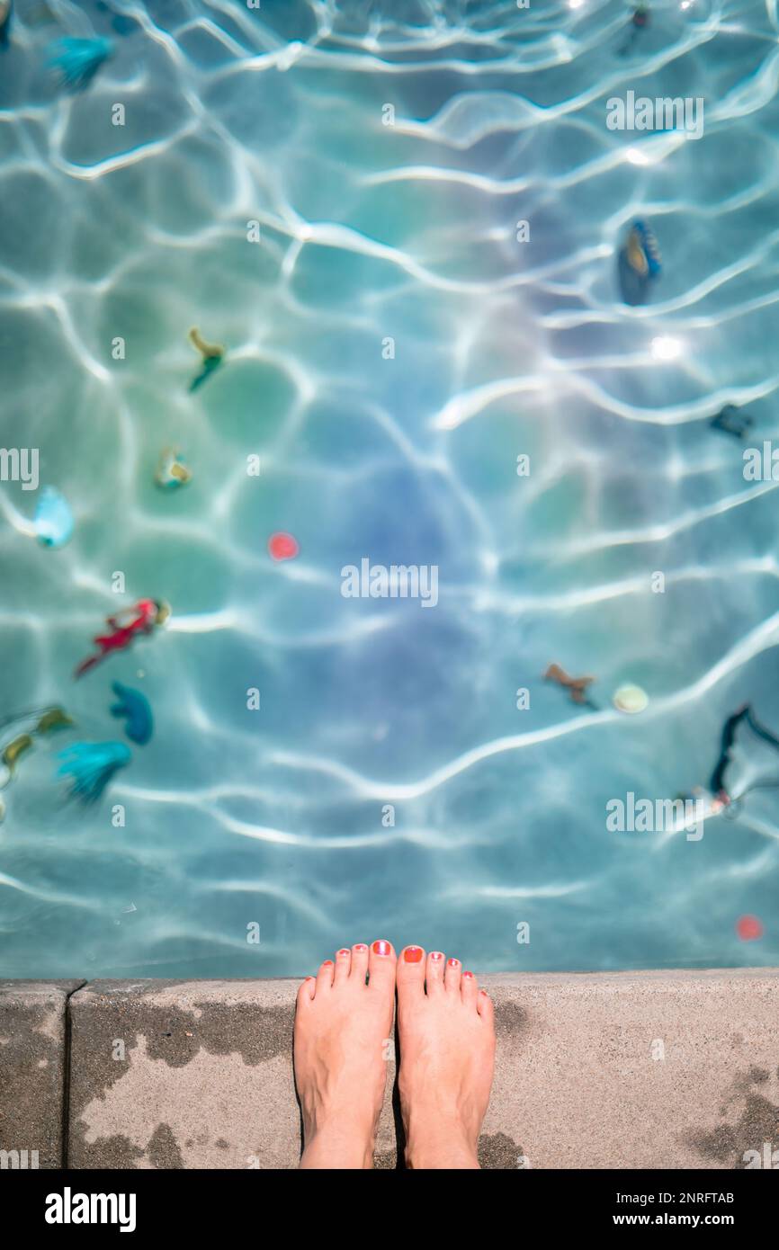 Pool relax hi-res stock photography and images - Alamy