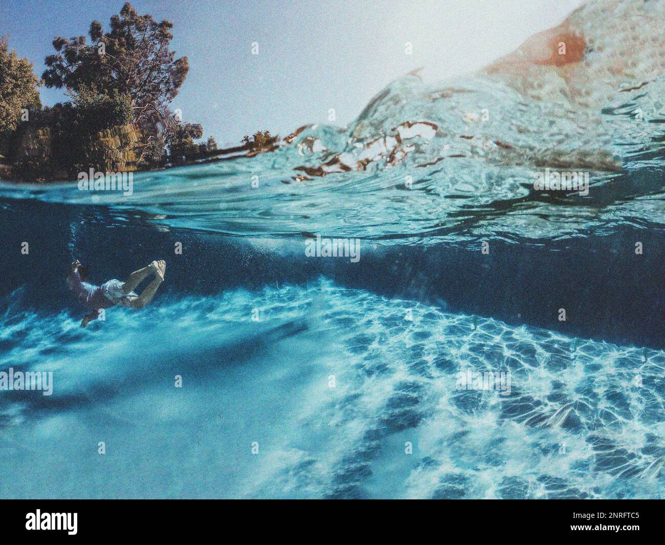 boy swimming underwater in pool Stock Photo - Alamy