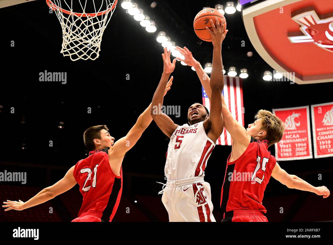 Washington State guard Marvin Cannon (5) attempts a layup as Incarnate ...