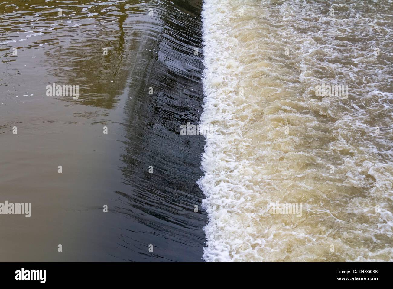 Detail shot showing flowing water at a weir Stock Photo - Alamy