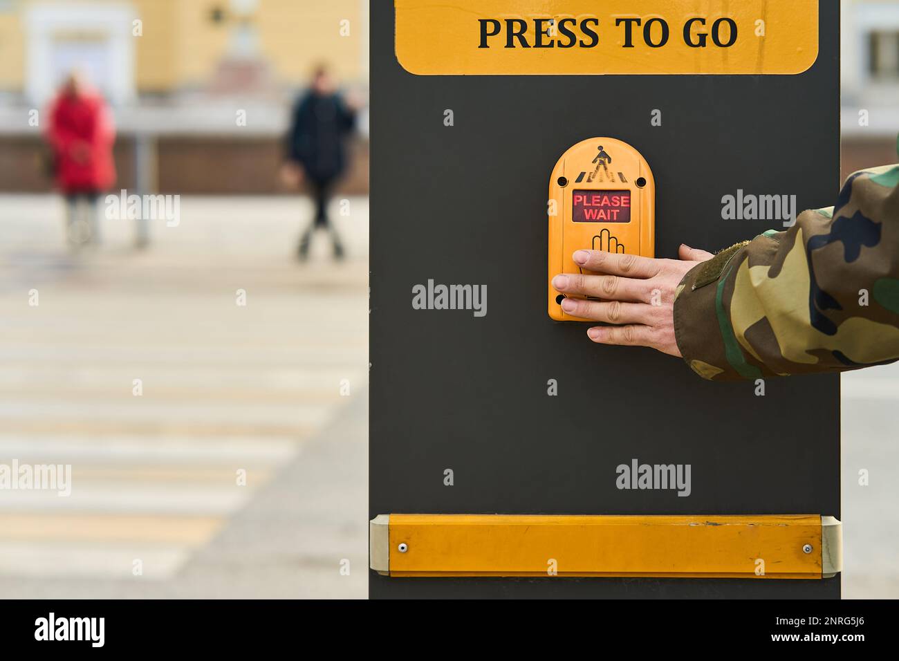 Green light on a pedestrian traffic light hi-res stock photography and ...