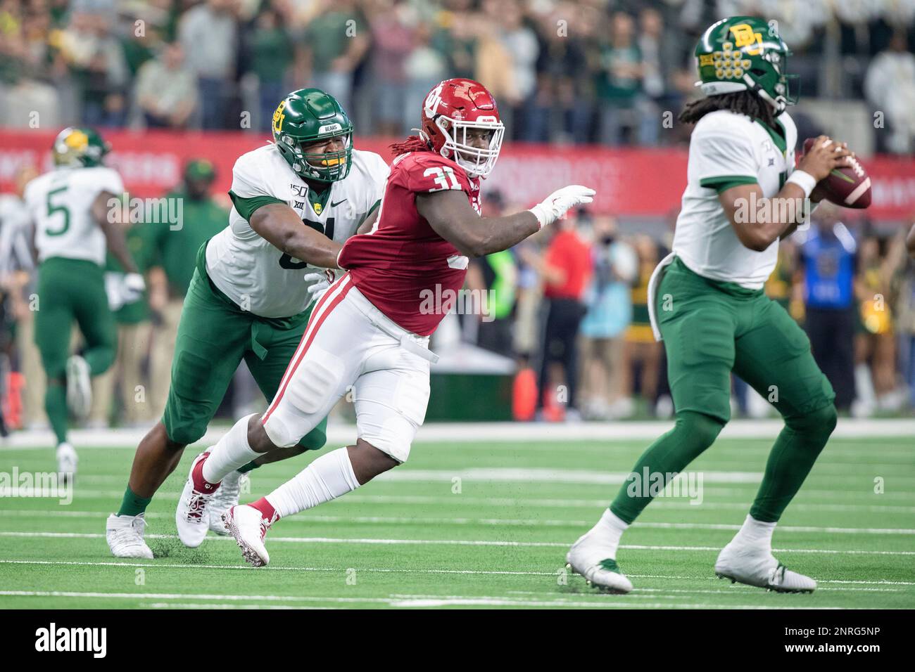 ARLINGTON, TX - DECEMBER 07: Oklahoma Sooners defensive end Jalen ...