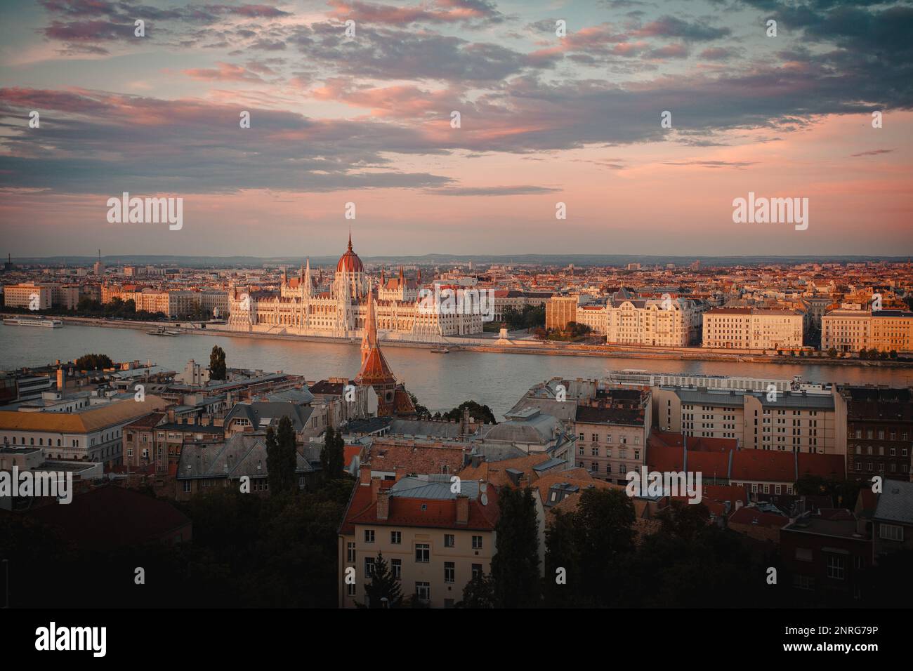 The Hungarian Parliament building in Budapest overlooking the Danube ...