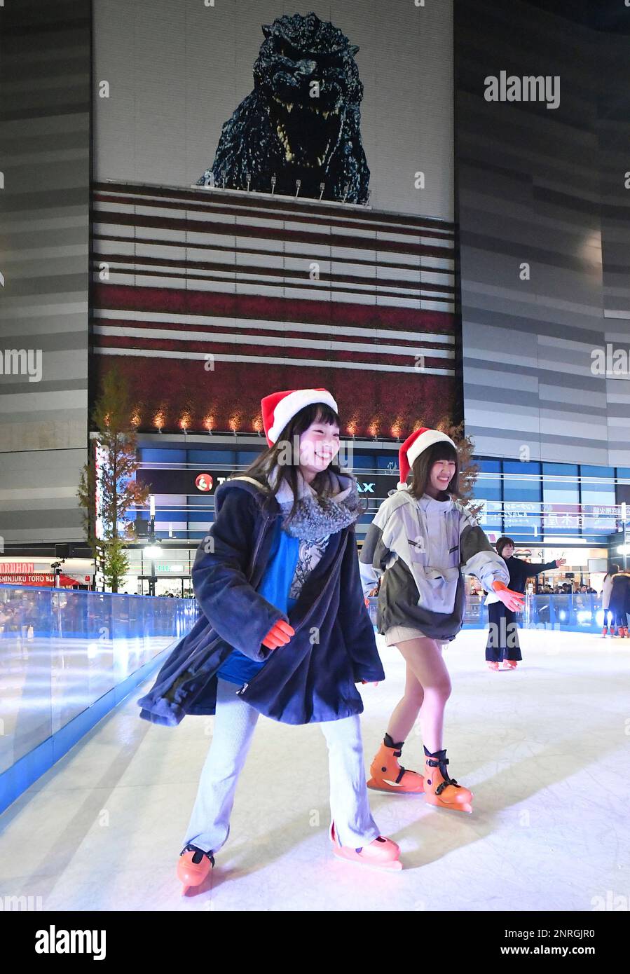 "Kabukicho X'mas skate rink" opens at Shinjuku Kabukicho Cine City ...