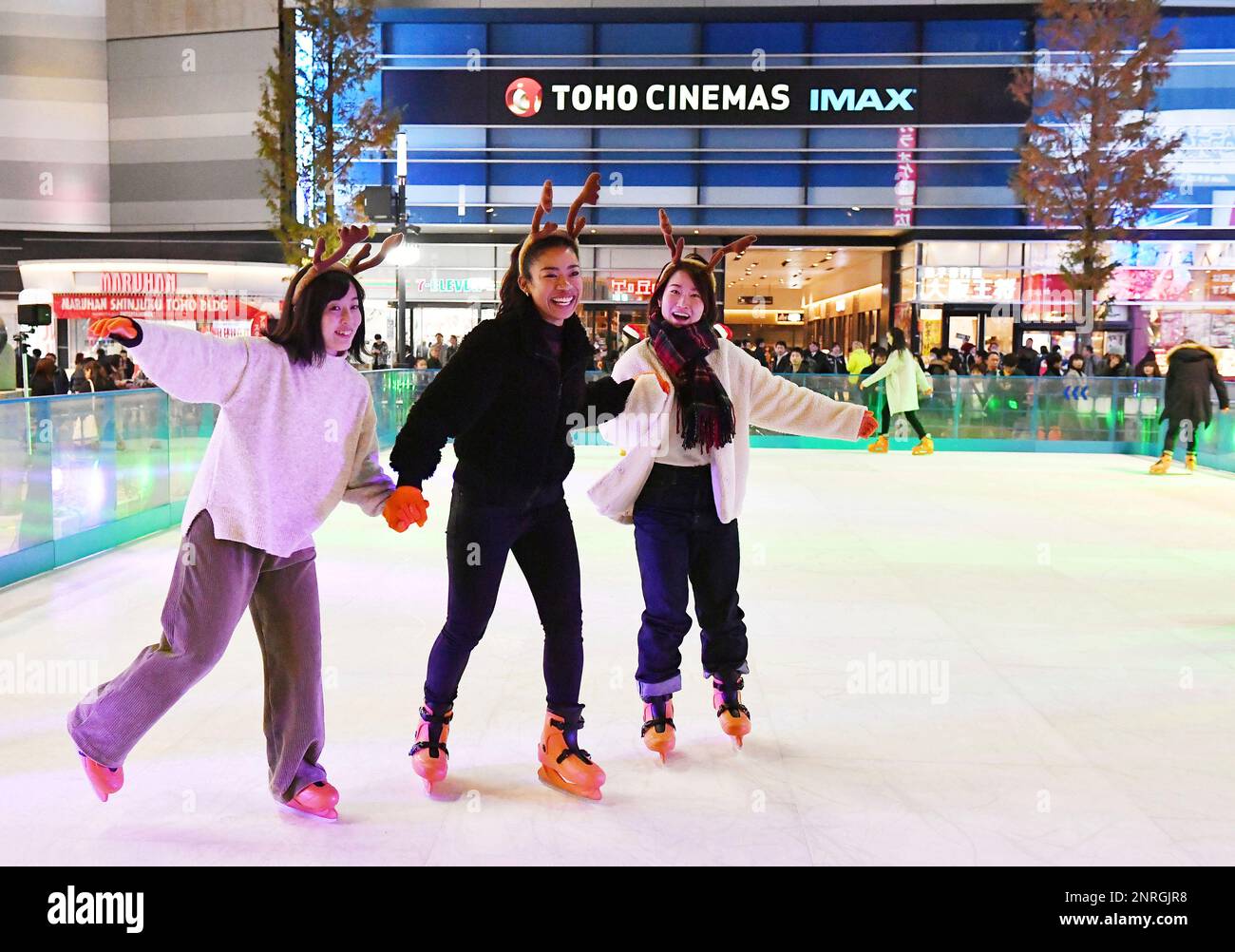 "Kabukicho X'mas skate rink" opens at Shinjuku Kabukicho Cine City ...