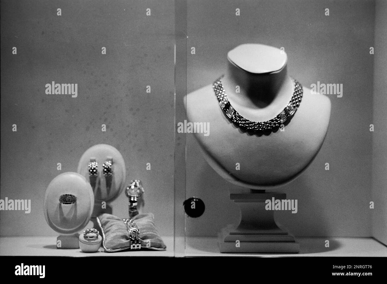 Archives 90ies: Luxury shop, Cartier, Lyon, France, 1990 Stock Photo ...