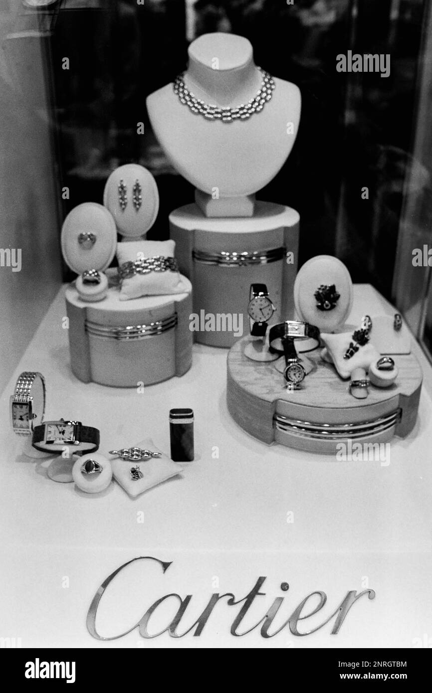 Archives 90ies: Luxury shop, Cartier, Lyon, France, 1990 Stock Photo ...