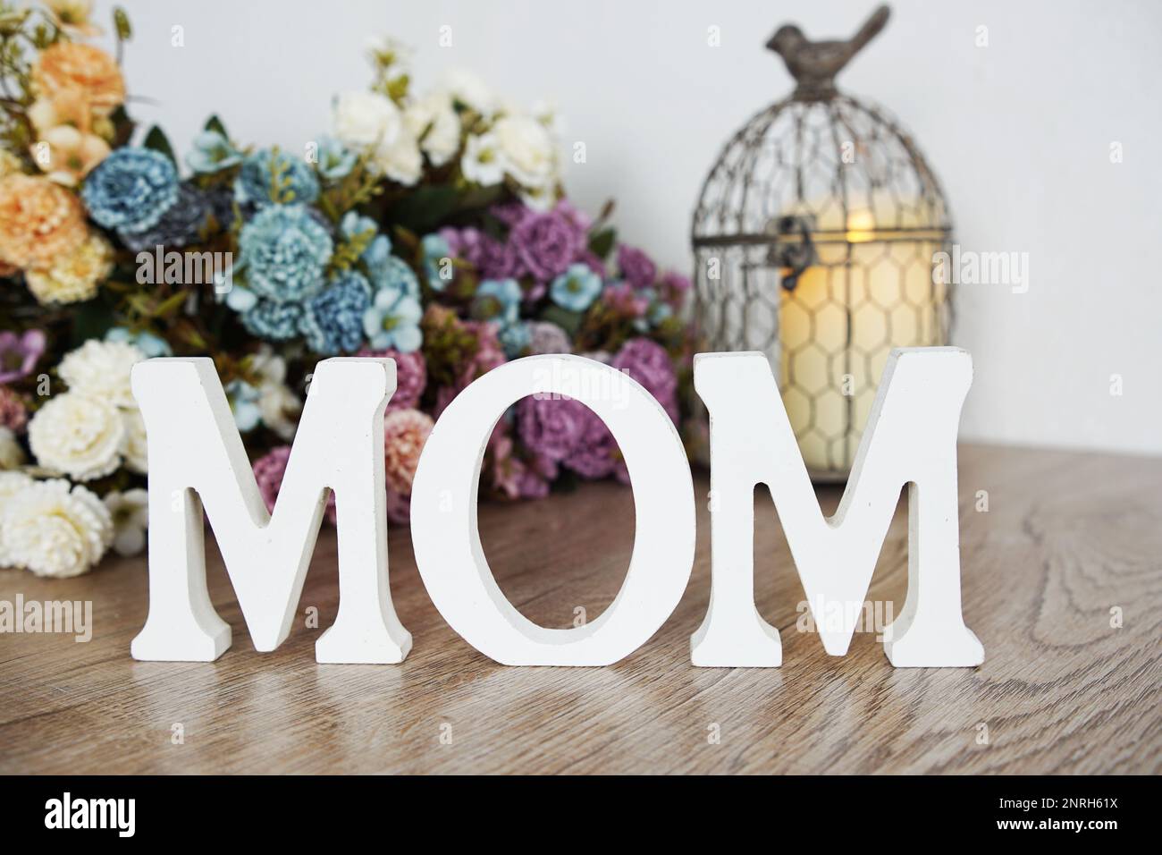 Happy Mothers day with MOM word with flower bouquet decoration Stock ...