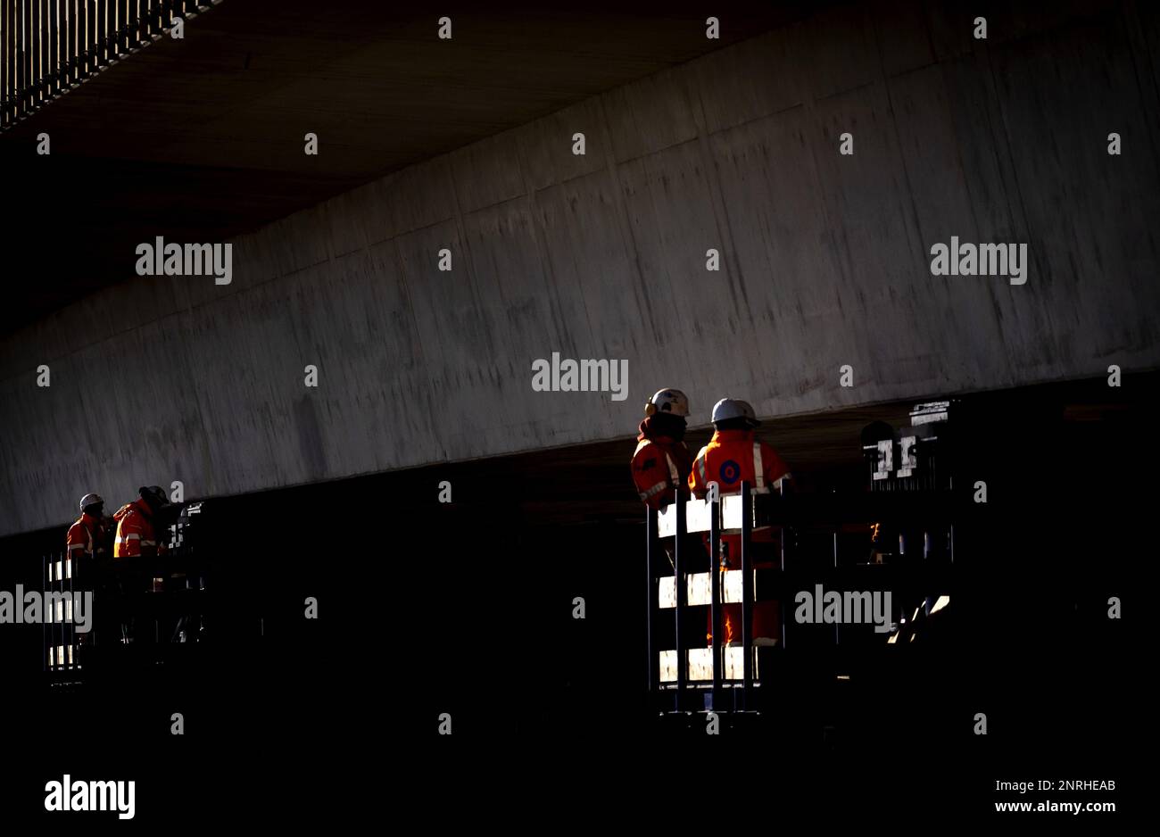 ROTTERDAM - The last part of a new viaduct is being pushed over the ...