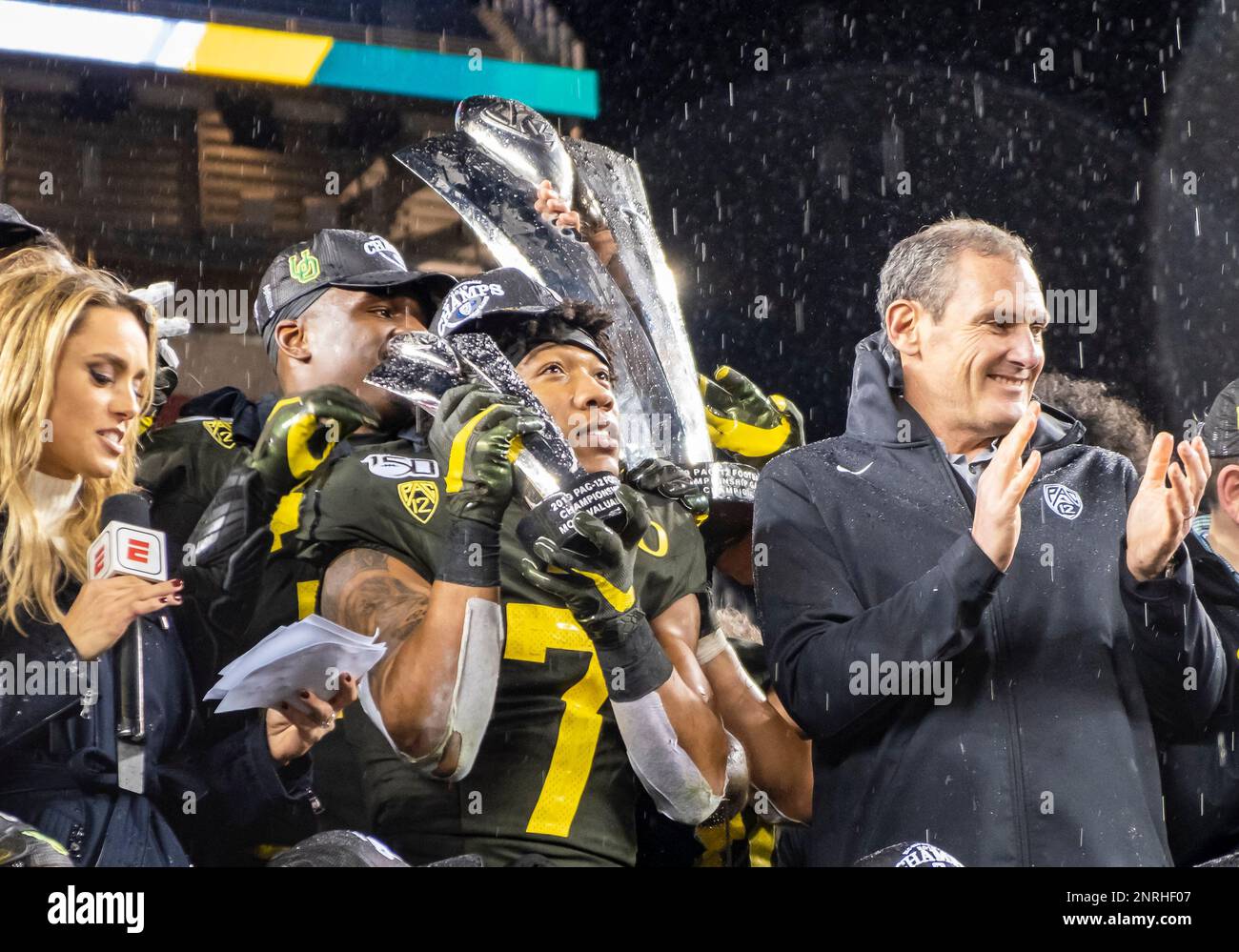 SANTA CLARA, CA - DECEMBER 06: Oregon Ducks running back CJ Verdell (7 ...