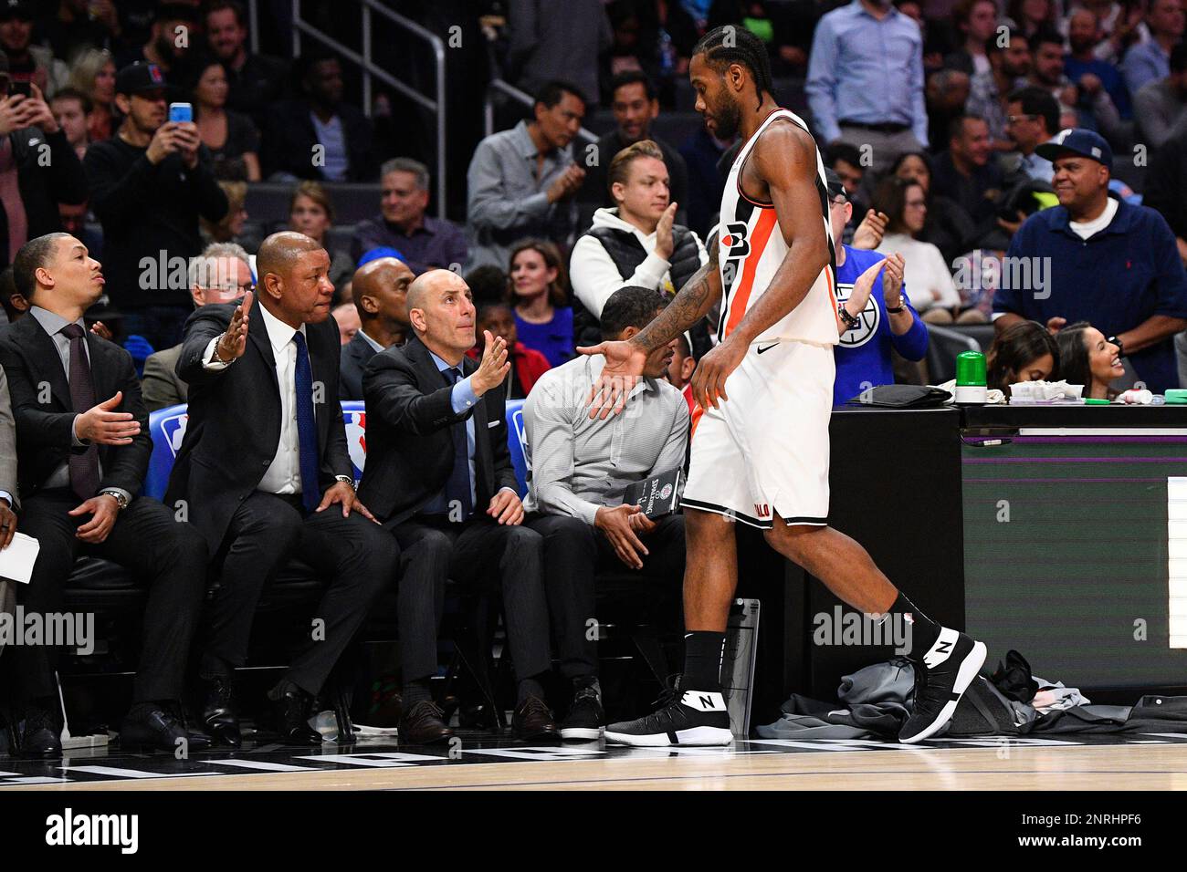 LOS ANGELES, CA - DECEMBER 03: Los Angeles Clippers Forward Kawhi ...