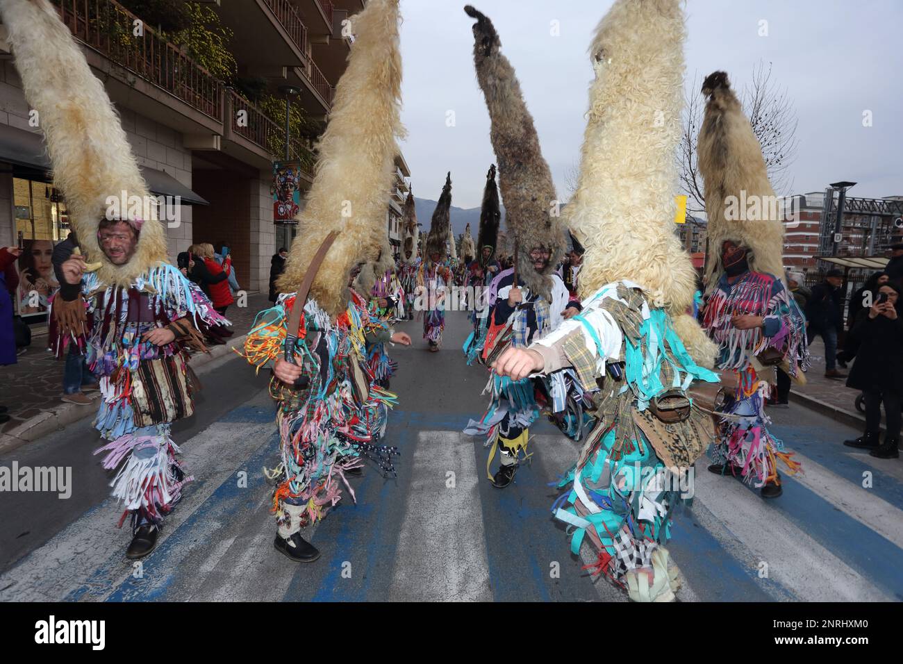 Masques zoomorphes du carnaval europeen hi-res stock photography and ...