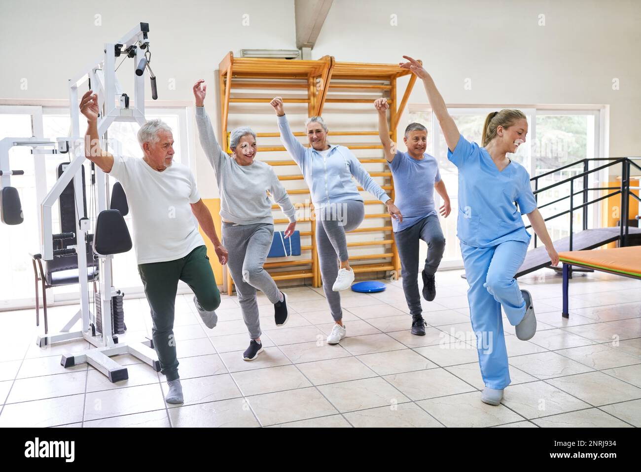 Elderly dance dancing exercise hi-res stock photography and images - Alamy