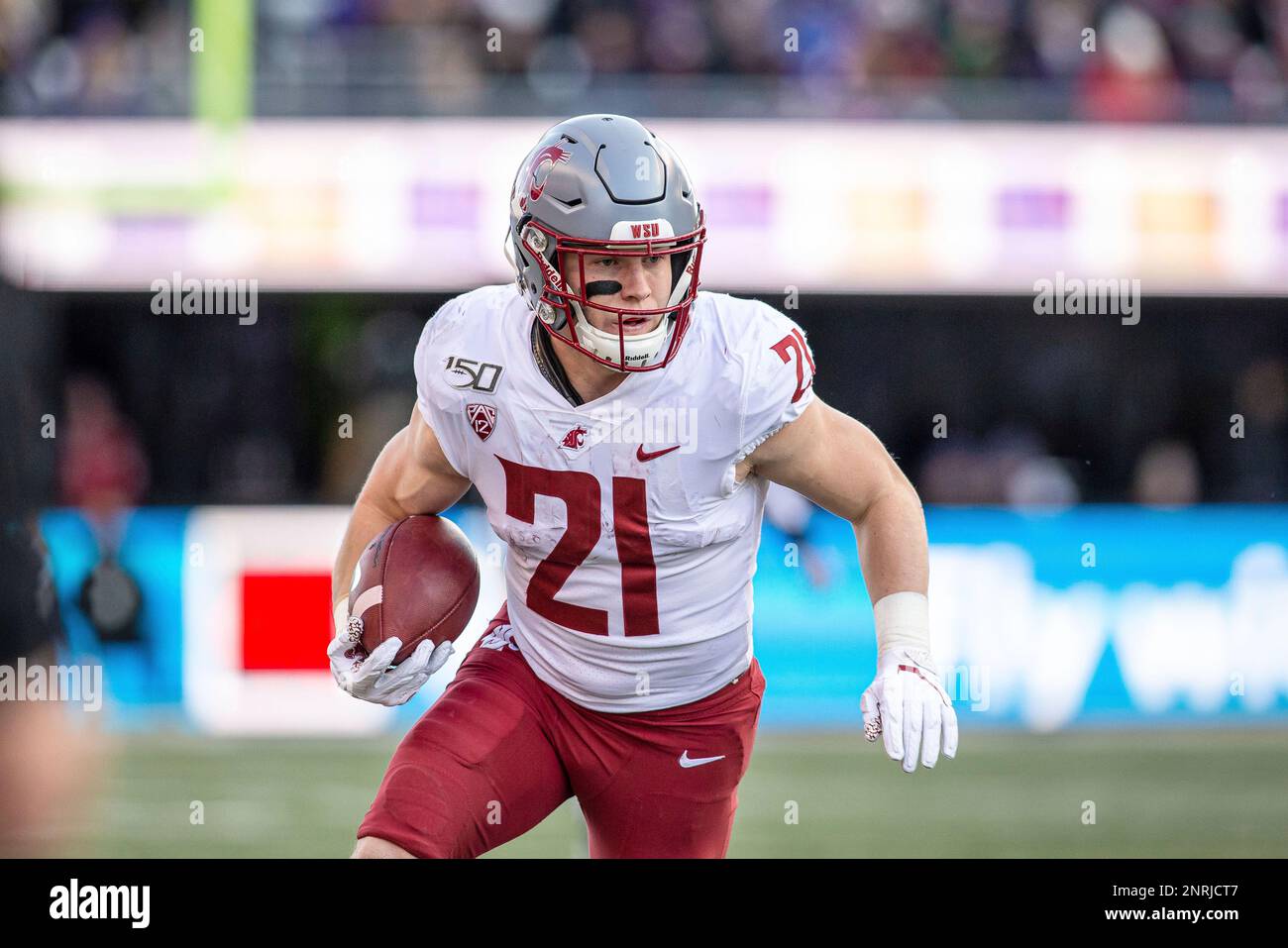 Washington State Cougars running back Max Borghi (21) runs with the ...