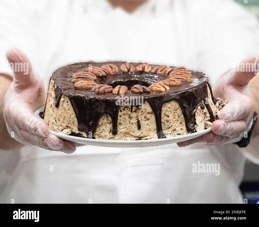Inmates concocted a winning chocolate meringue cake at a bakeoff ...