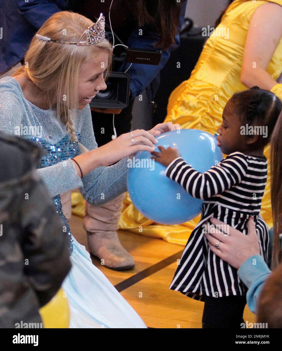 Brianna Brooks as Elsa from "Frozen" plays with 2-year-old Serenity ...