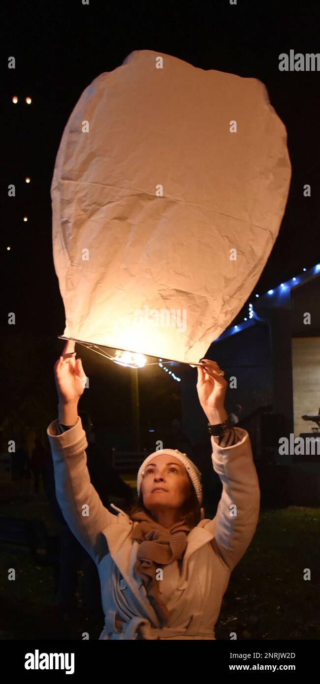 Amy Stapleton releases a memorial lantern during ceremony for family ...