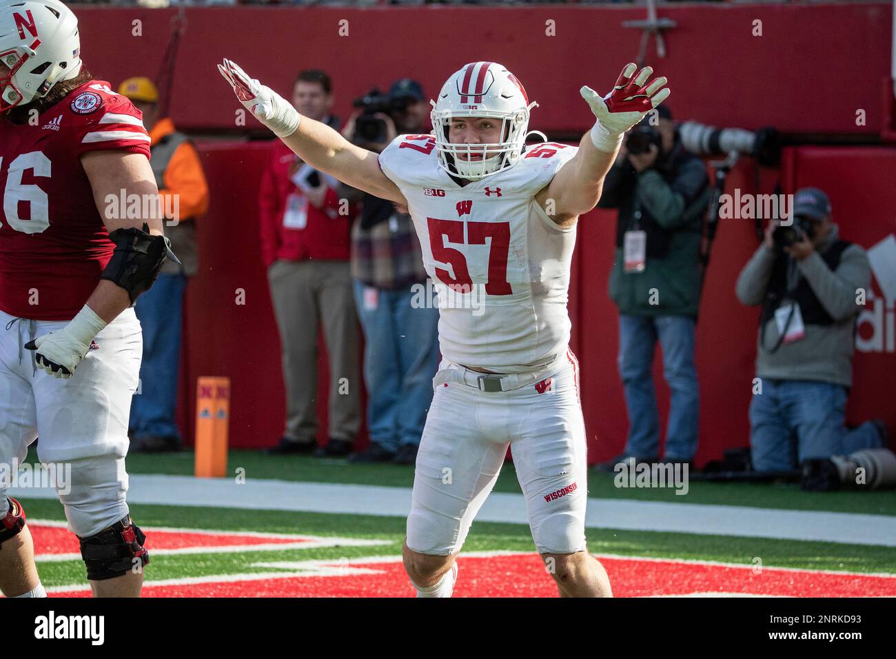 Wisconsin Badgers linebacker Jack Sanborn (57) celebrates during an ...