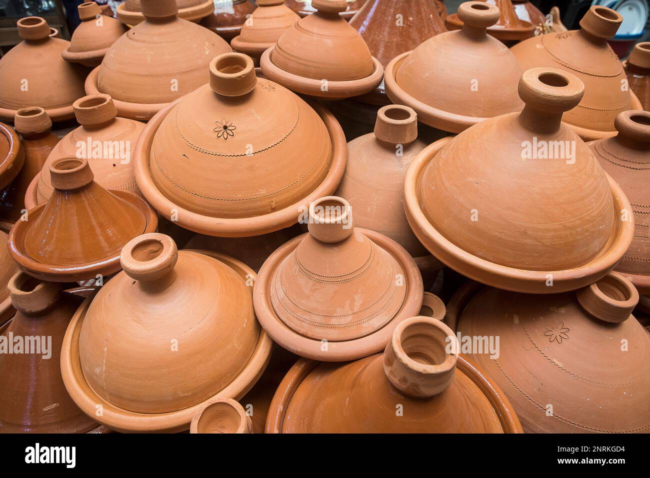 Pottery shop, pottery for cooking traditional tajine, medina, Fez ...