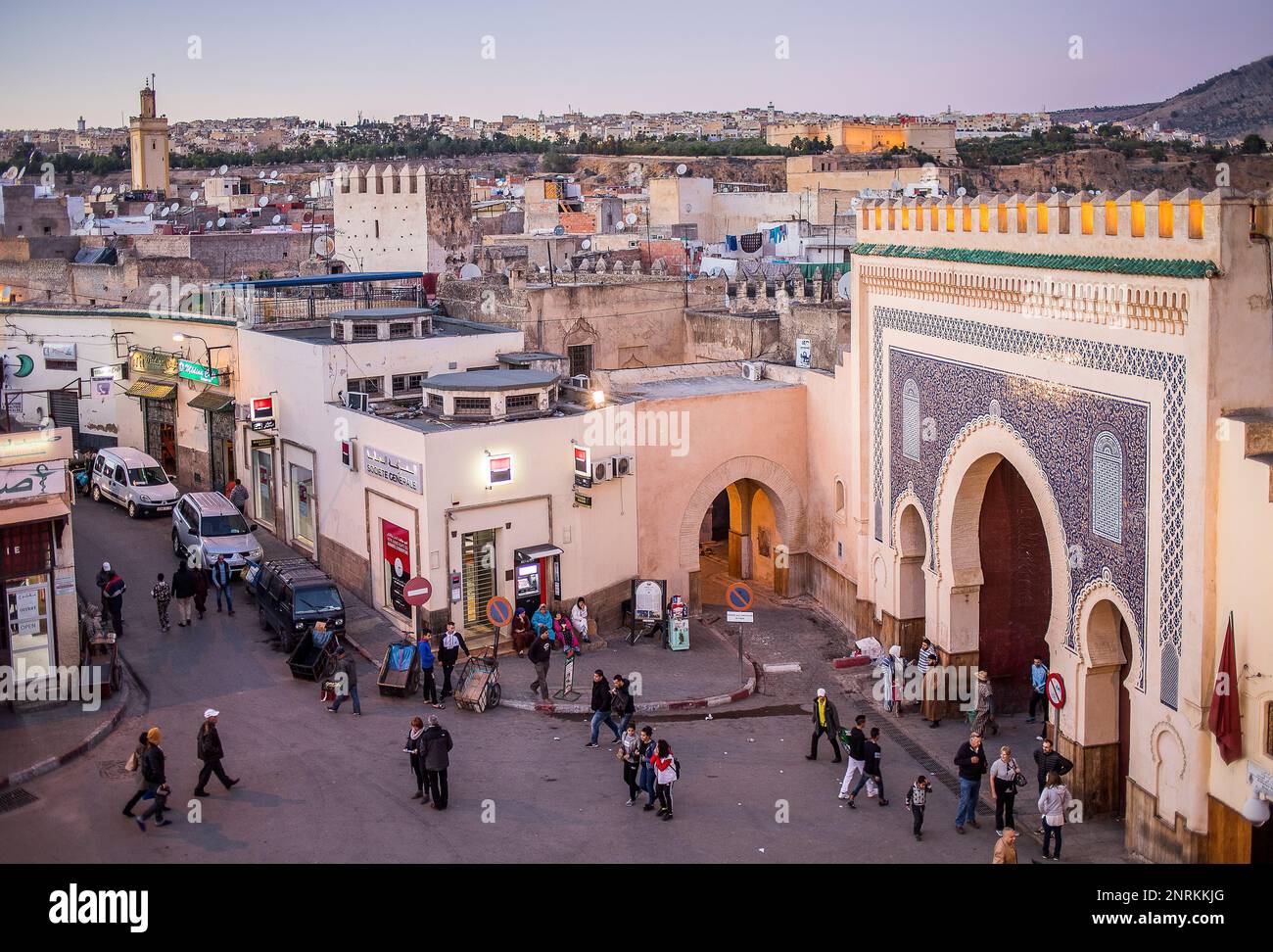 Old medina fez archway hi-res stock photography and images - Alamy