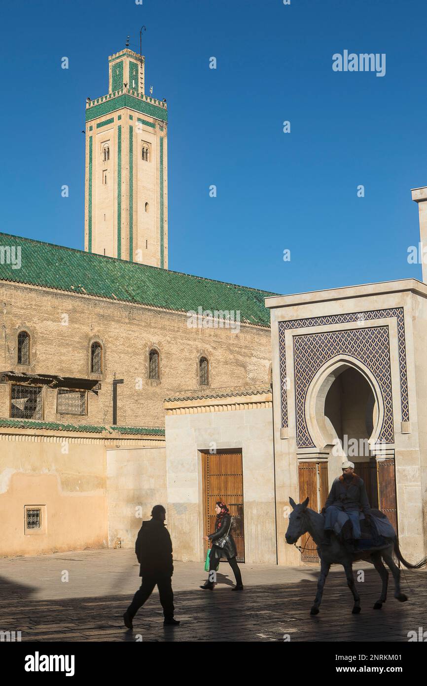 Fez old medina doorway vertical hi-res stock photography and images - Alamy