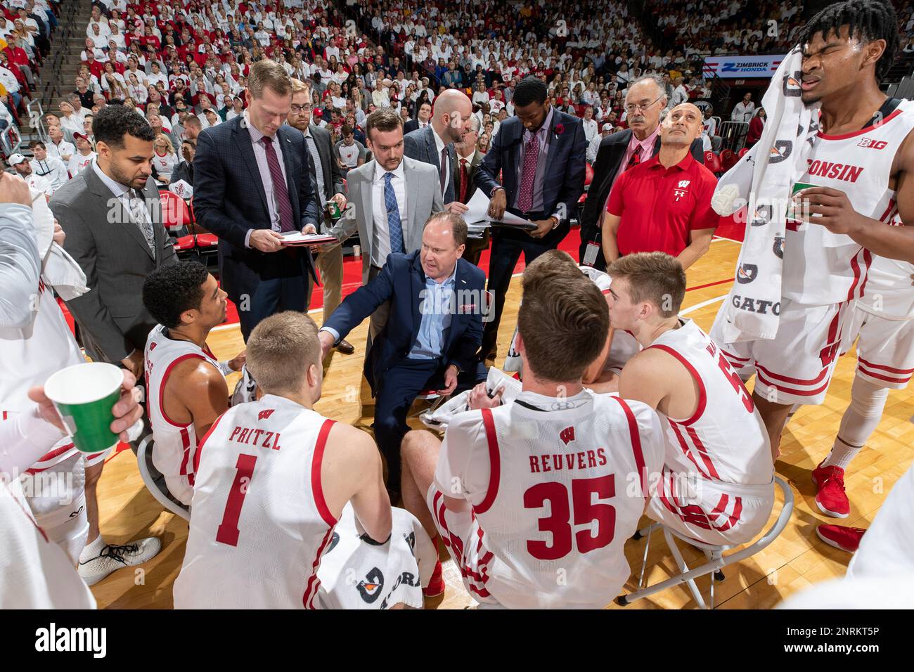 Wisconsin Badgers Head Coach Greg Gard, center, talks to his team ...