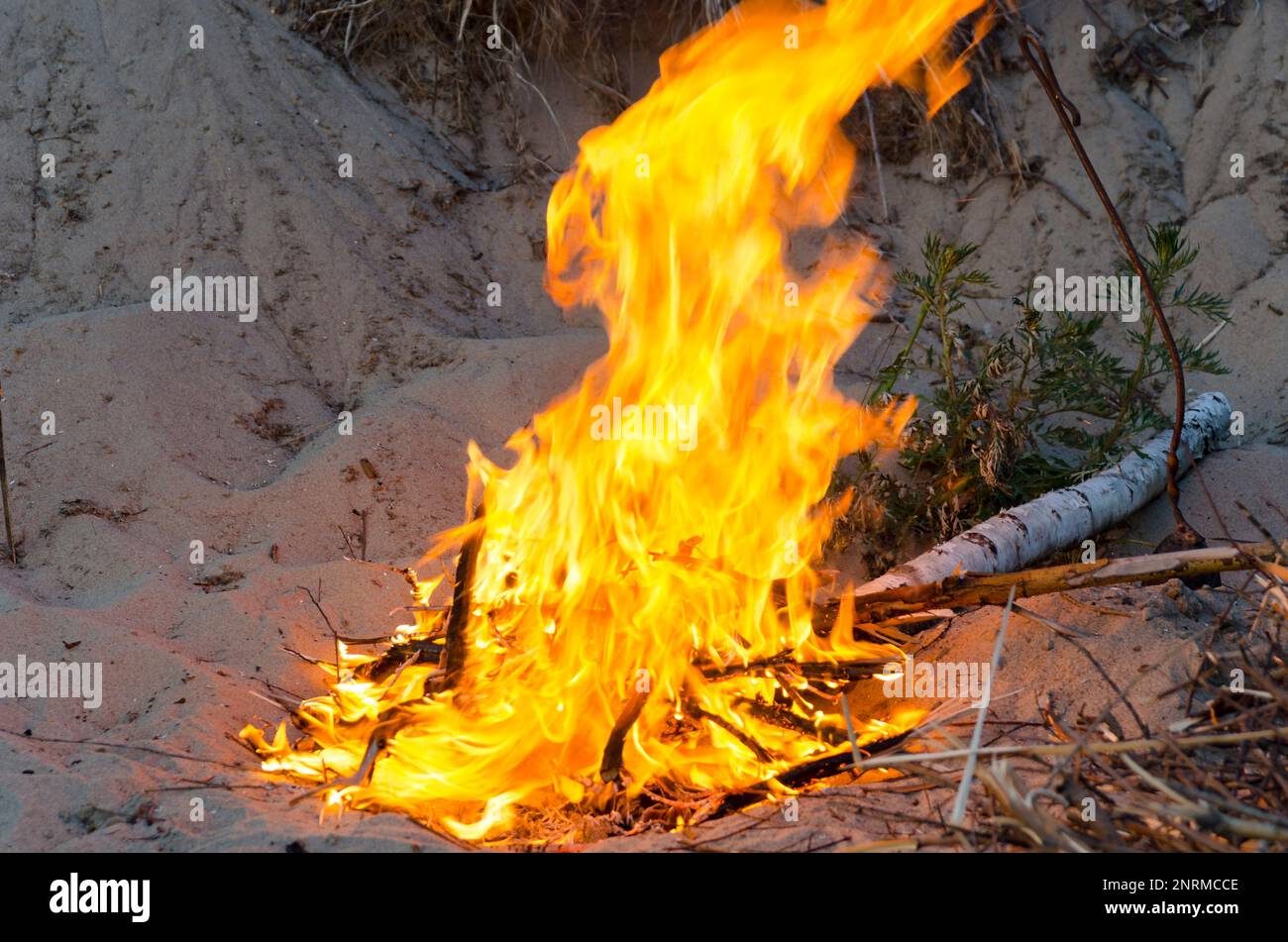 Night city burning hi-res stock photography and images - Alamy