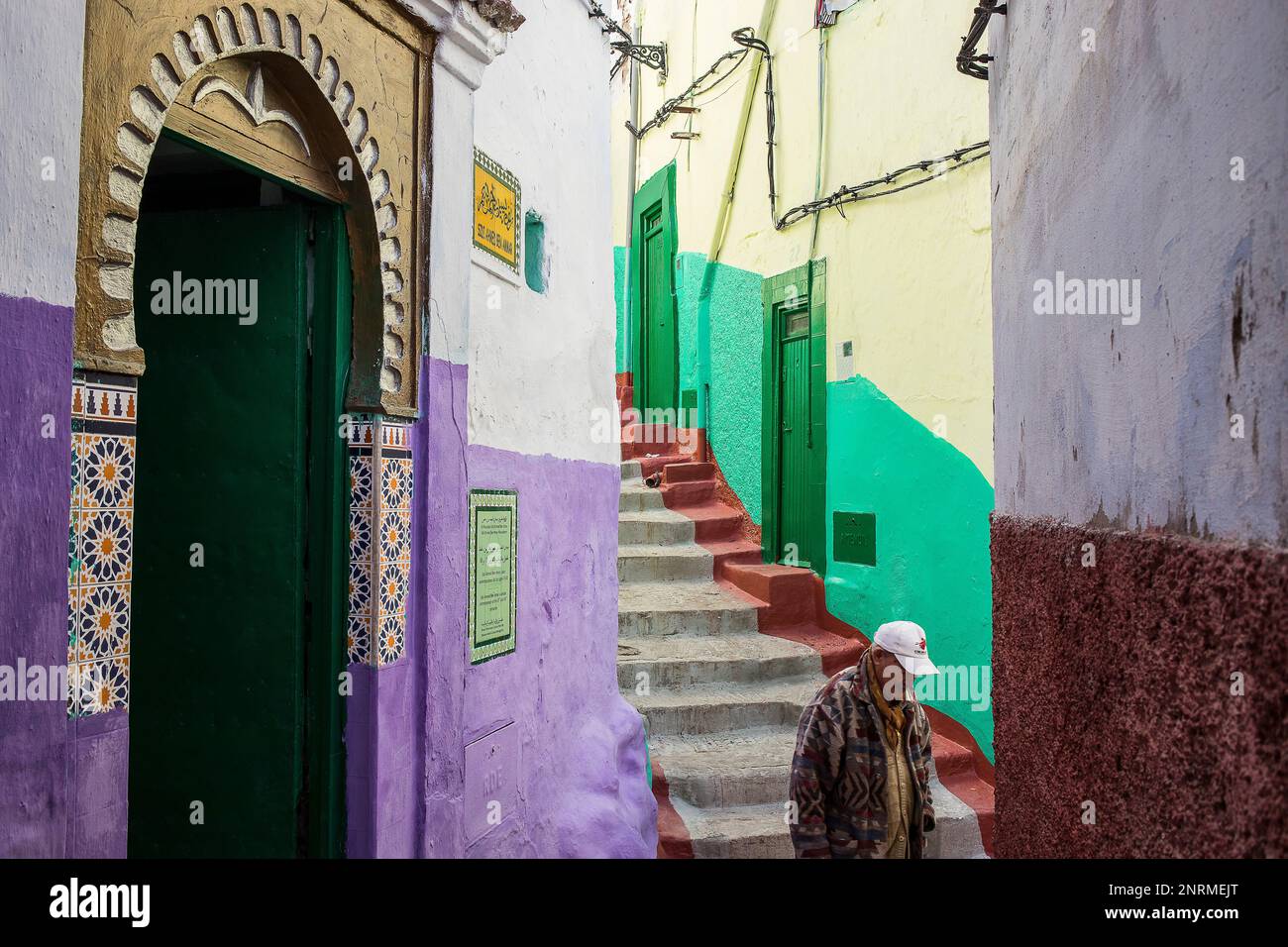 African man painting door hi-res stock photography and images - Alamy