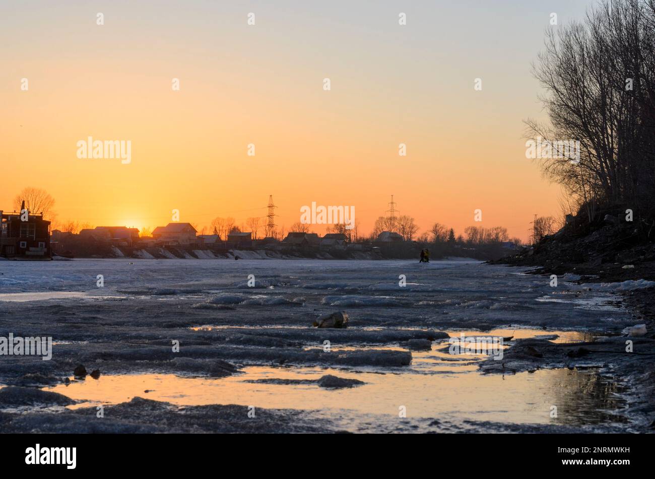Ice and snow and garbage hi-res stock photography and images - Alamy