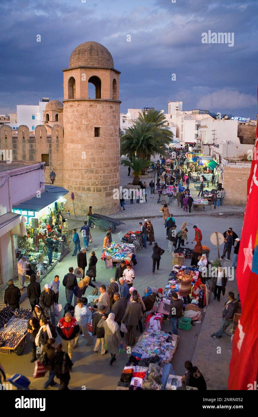 Tunez: Sousse.Rue de France, in background at left the Great Mosque ...