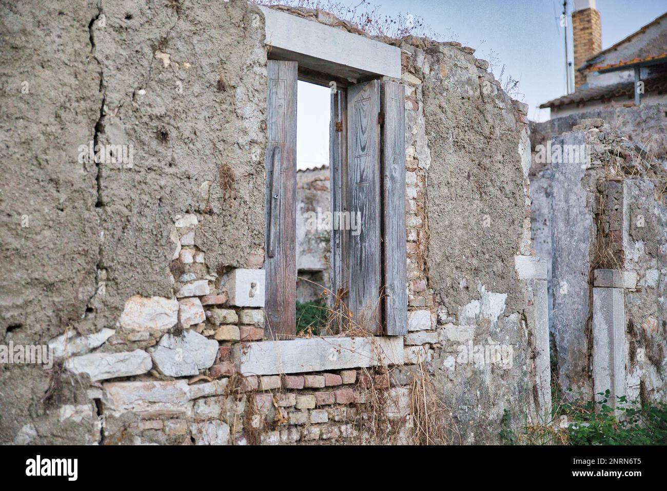 Windowless structure hi-res stock photography and images - Alamy