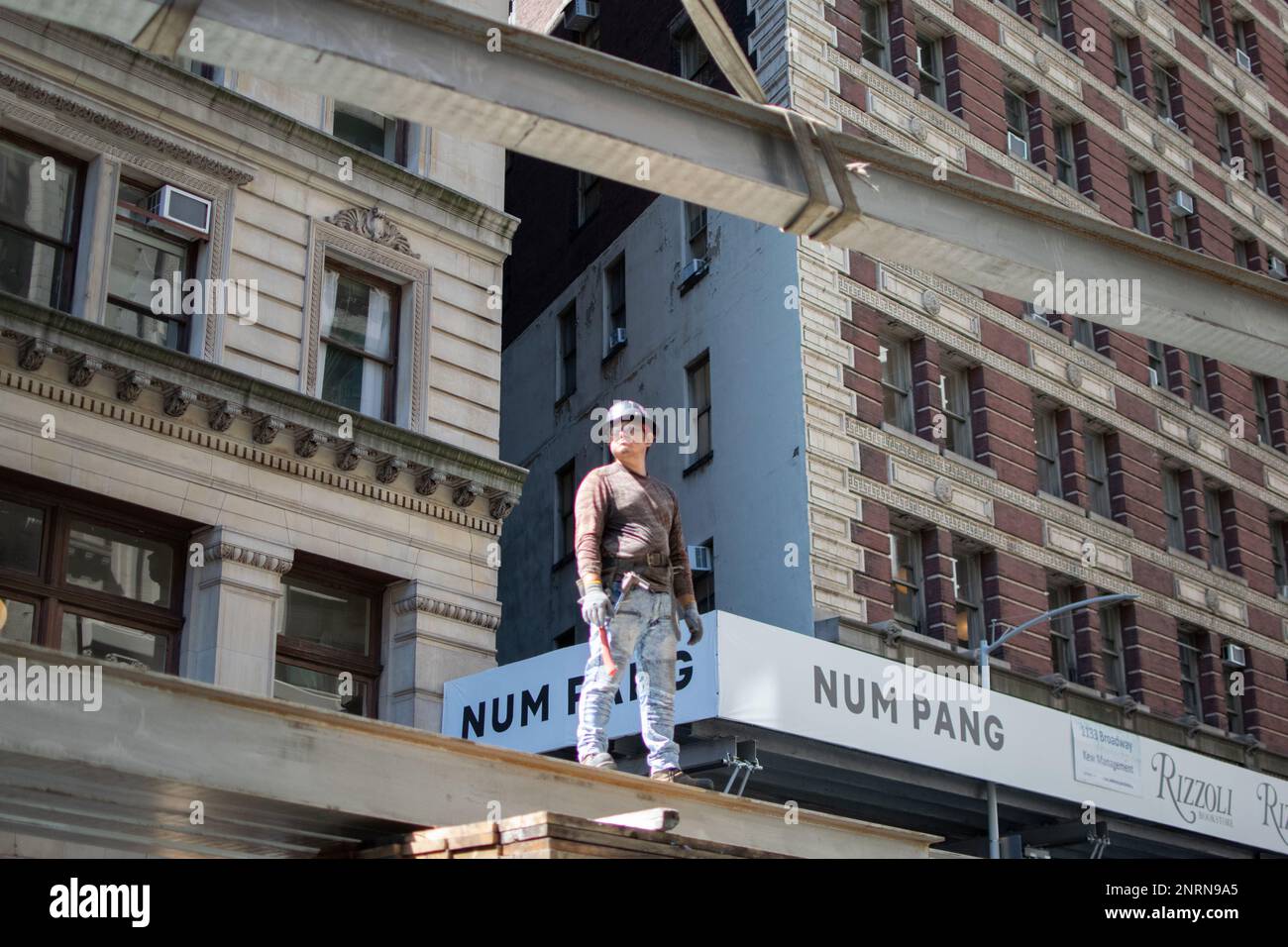 Construction worker in New York City Stock Photo - Alamy
