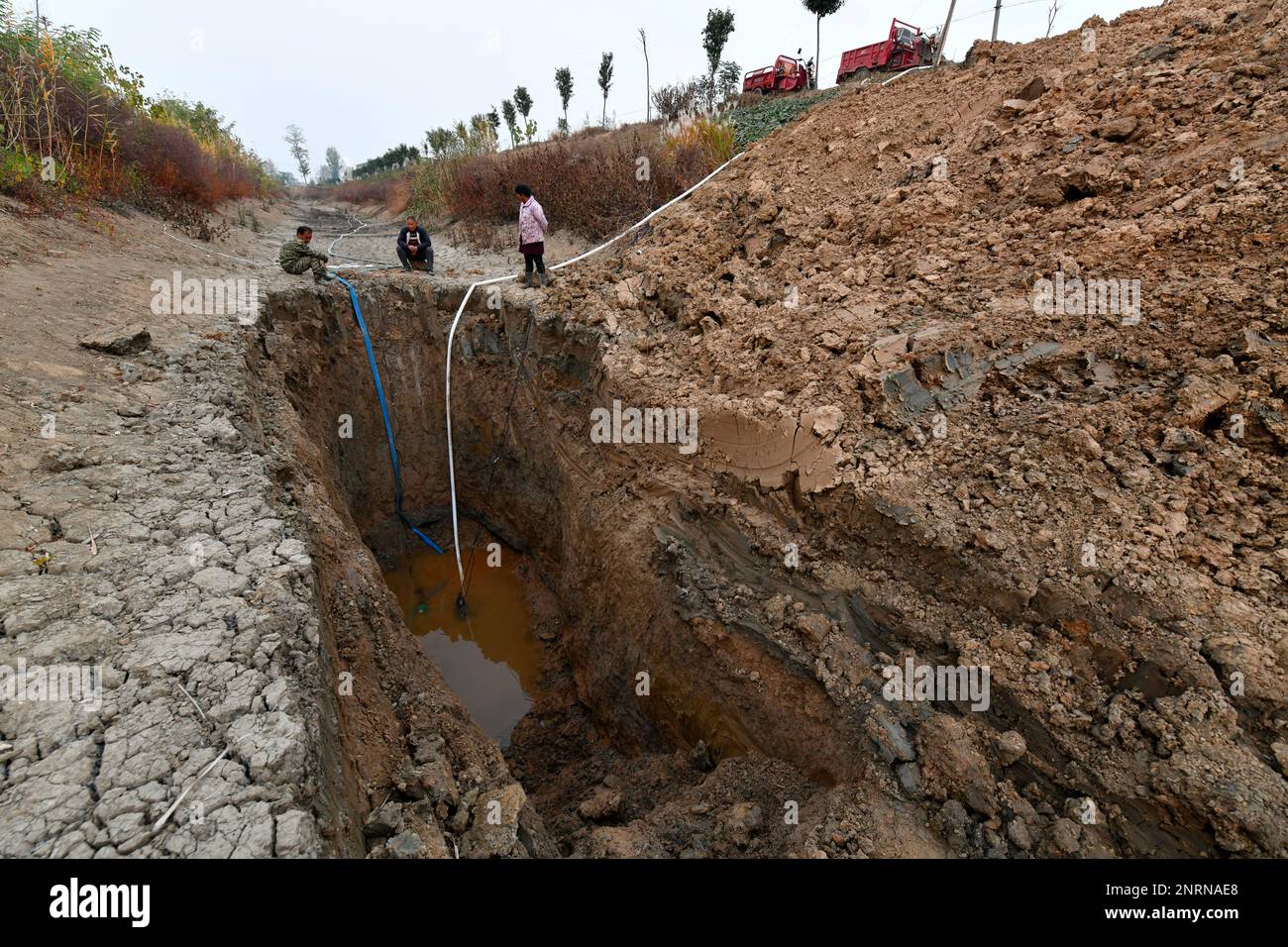 Farmers pump out water from the aquifer for irrigation in Linquan ...