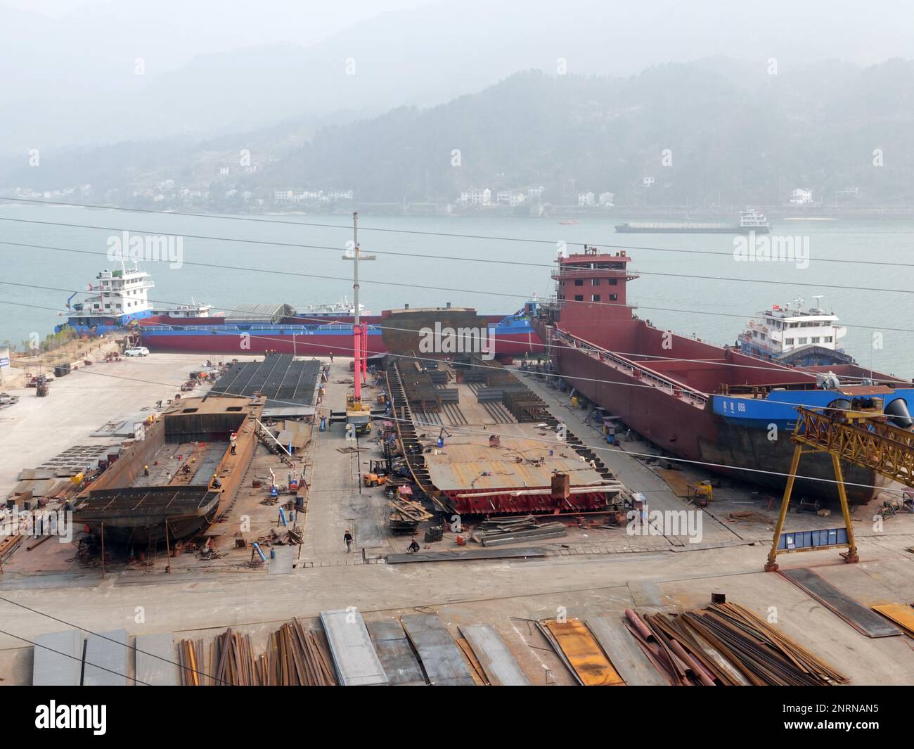 Chinese shipyard hi-res stock photography and images - Alamy