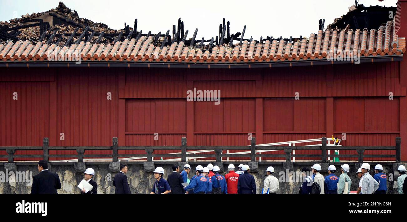 Two days after Shuri Castle fire A part of Shuri Castle is open to ...