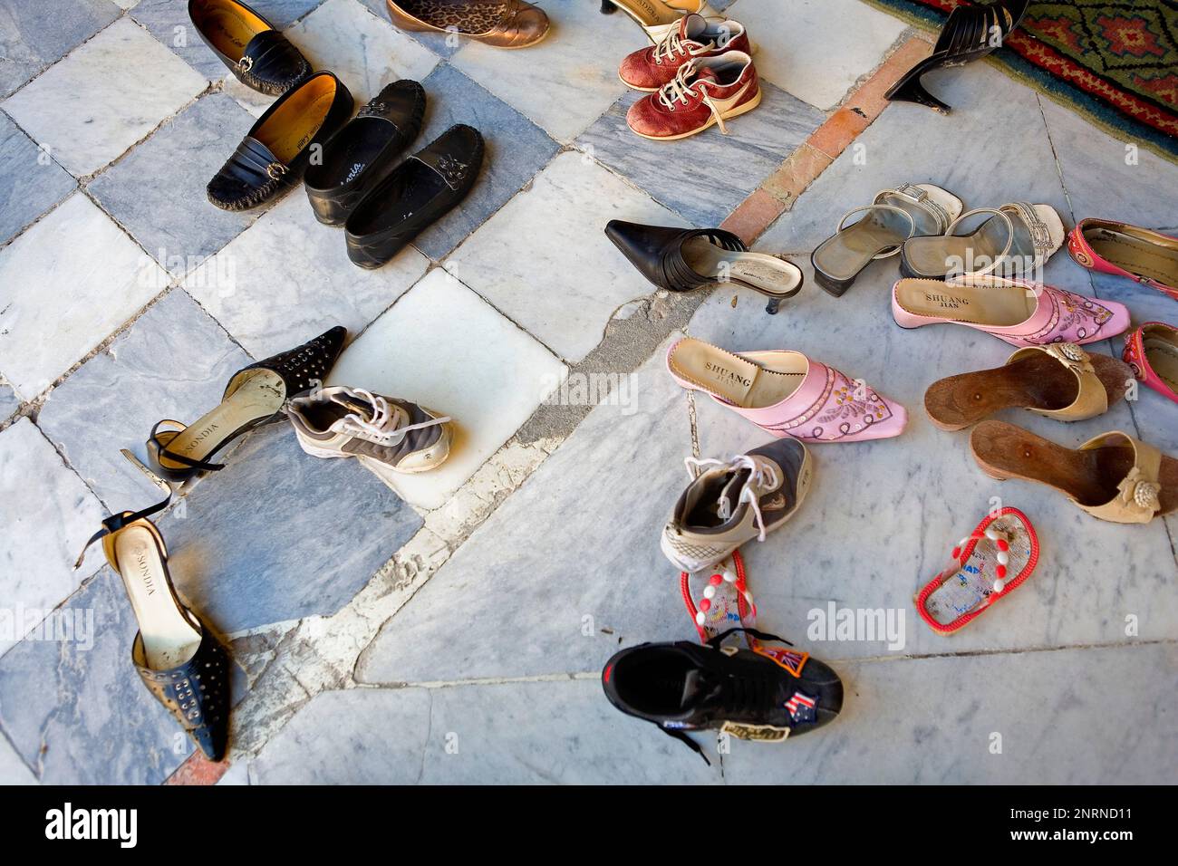 Tunez: Kairouan.Zaouia Sidi Sahab. Here is the tomb of Abou Dhama ...