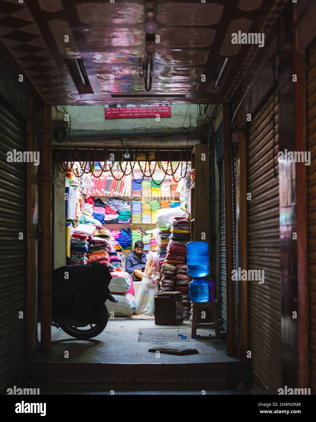 Back alley market hi-res stock photography and images - Alamy