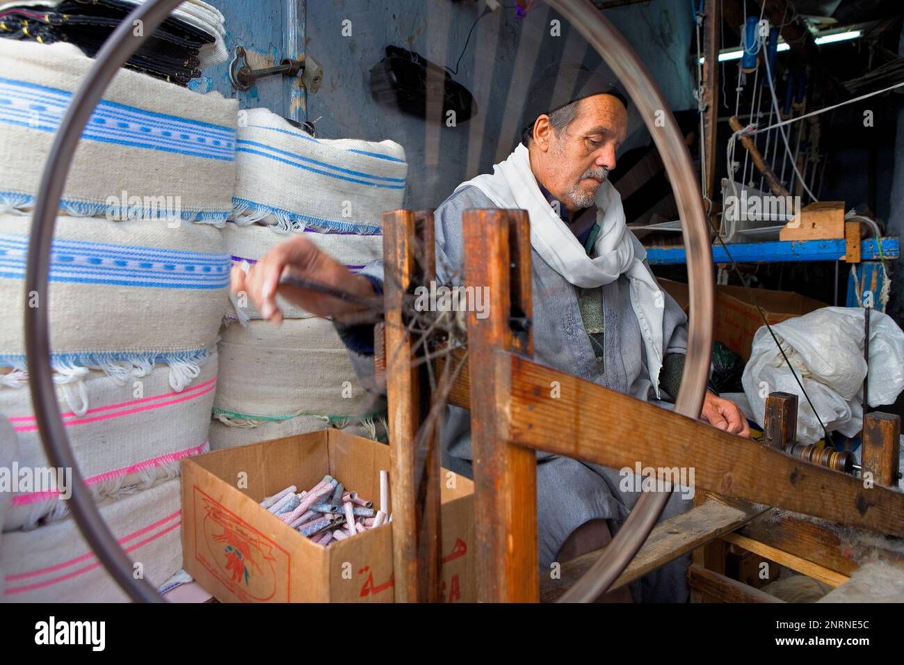 Spinerette hi-res stock photography and images - Alamy