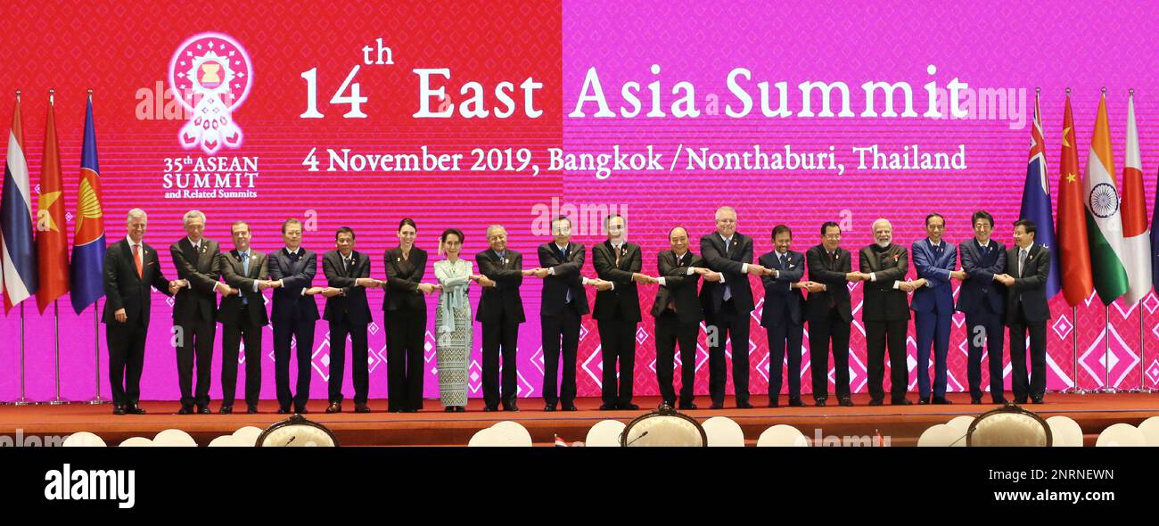 Leaders pose for photo during East Asia Summit, EAS, in Bangkok ...