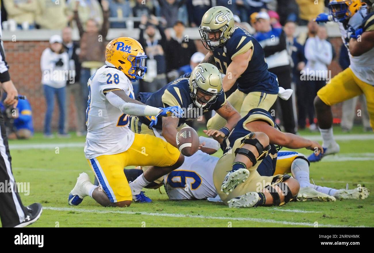 ATLANTA, GA - NOVEMBER 2: Georgia Tech quarterback Lucas Johnson ...