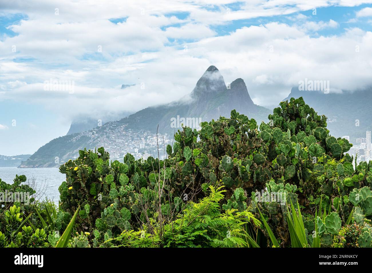 Arpoador Beach, Devil's Beach, Ipanema district of Rio de Janeiro ...