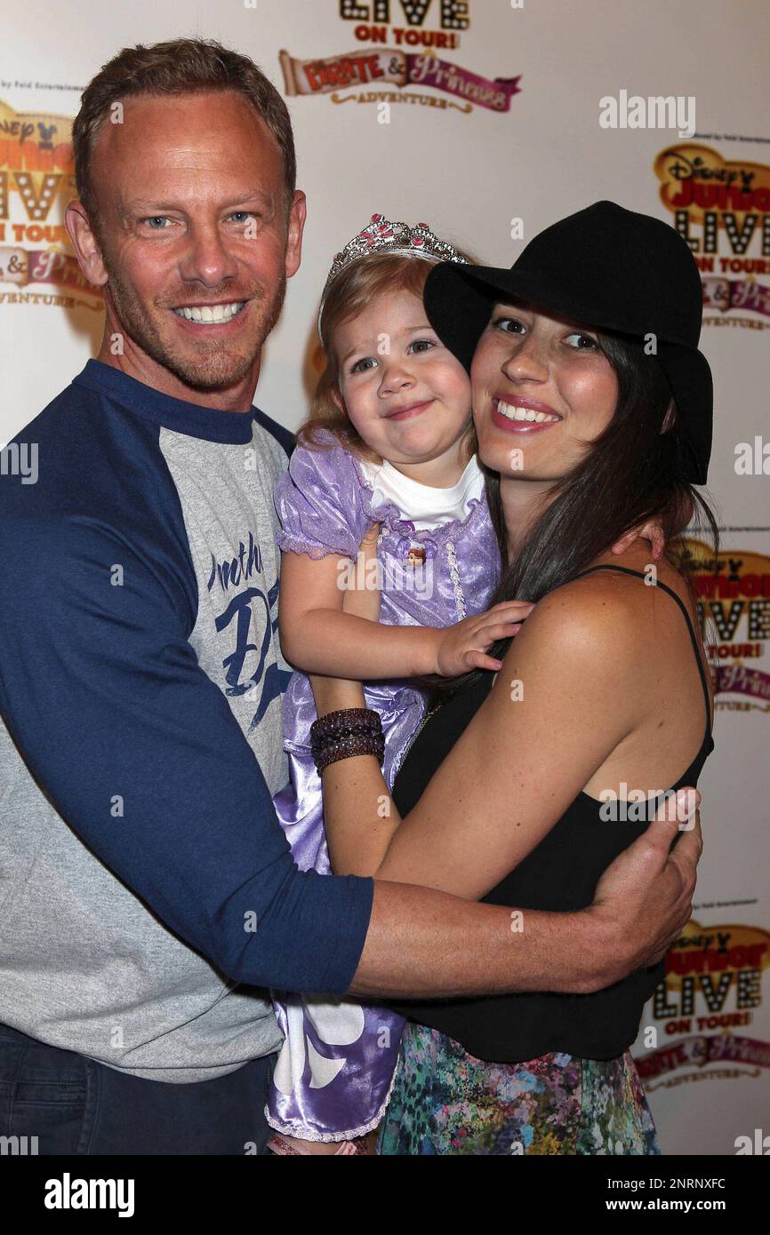 Photo by: RE/Westcom/STAR MAX/IPx 2019 11/1/19 Ian Ziering and wife ...